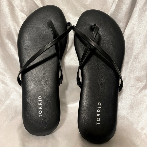 torrid | Shoes | Torrid Black Flip Flops | Poshmark